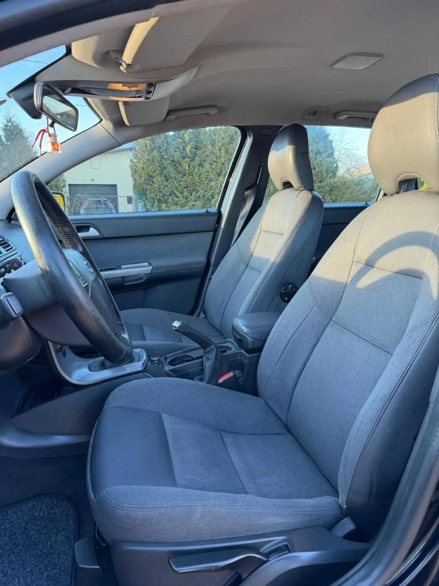 Melns Volvo V50 2006 Rīga, ar dzinēja tilpumu 1.60 L un nobraukumu 230 tūkst. km par 1750 €, foto 7 vietnē AUTOMOTO.COM.LV