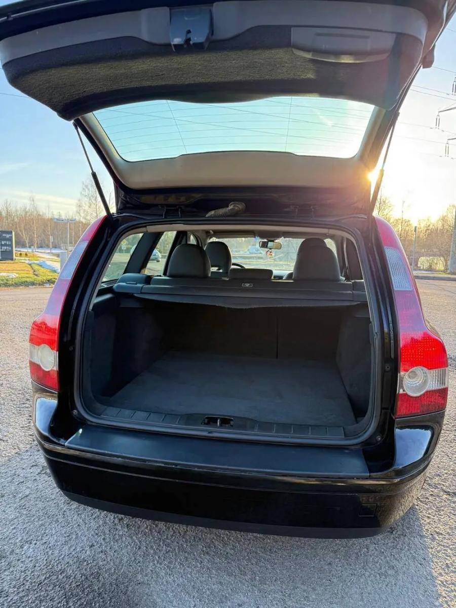 Melns Volvo V50 2006 Rīga, ar dzinēja tilpumu 1.60 L un nobraukumu 230 tūkst. km par 1750 €, foto 11 vietnē AUTOMOTO.COM.LV