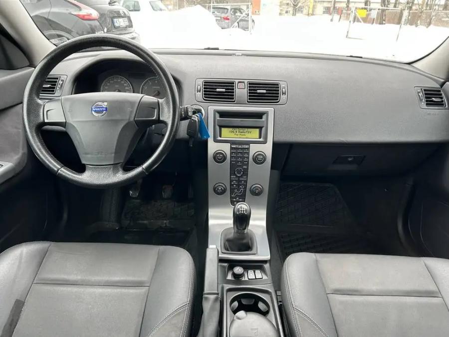 Melns Volvo V50 2006 Limbaži, ar dzinēja tilpumu 1.60 L un nobraukumu 228 tūkst. km par 3250 €, foto 7 vietnē AUTOMOTO.COM.LV