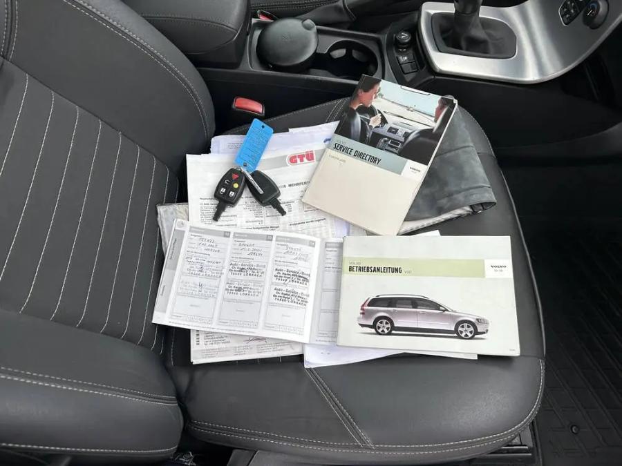 Melns Volvo V50 2006 Limbaži, ar dzinēja tilpumu 1.60 L un nobraukumu 228 tūkst. km par 3250 €, foto 9 vietnē AUTOMOTO.COM.LV