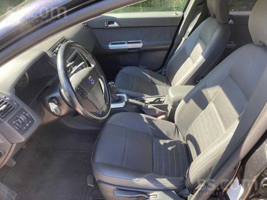 Melns Volvo V50 2006 Ventspils, ar dzinēja tilpumu 2.00 L un nobraukumu 220 tūkst. km par 2150 €, foto 7 vietnē AUTOMOTO.COM.LV