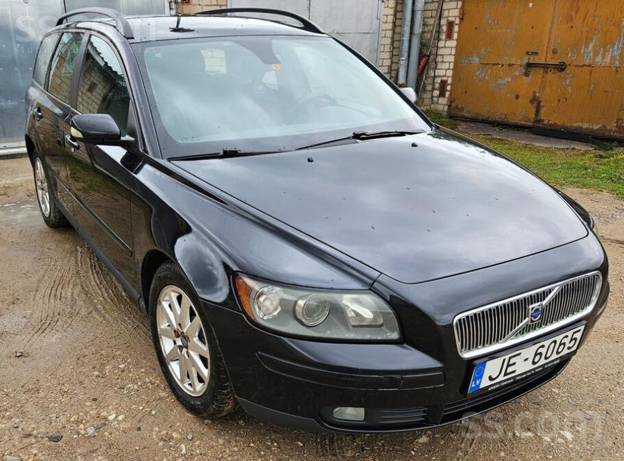 Black Volvo V50 2006 in Rezekne, with an engine capacity of 2.00 L and mileage of 368 thousand km for 1300 €, photo 1 on AUTOMOTO.COM.LV