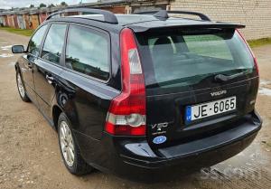 Black Volvo V50 2006 in Rezekne, with an engine capacity of 2.00 L and mileage of 368 thousand km for 1300 €, photo 5 on AUTOMOTO.COM.LV
