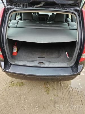 Black Volvo V50 2006 in Rezekne, with an engine capacity of 2.00 L and mileage of 368 thousand km for 1300 €, photo 6 on AUTOMOTO.COM.LV