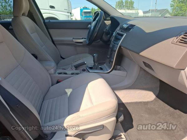 Black Volvo V50 2006 in Tallinn, with an engine capacity of 1.60 L and mileage of 0 thousand km for 399 €, photo 6 on AUTOMOTO.COM.LV