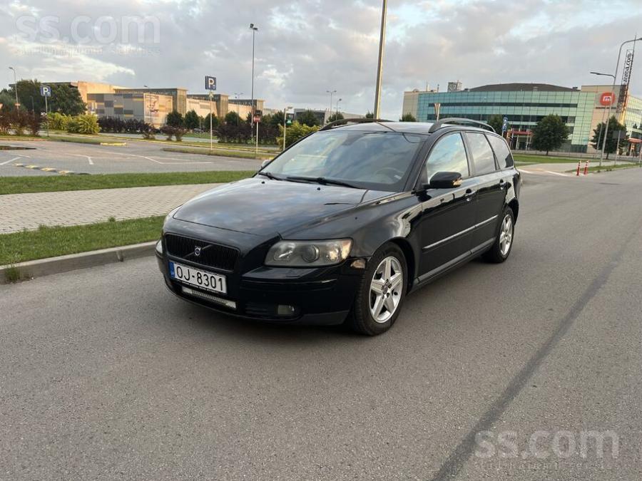 Melns Volvo V50 2006 Rīga, ar dzinēja tilpumu 2.40 L un nobraukumu 366 tūkst. km par 2890 €, foto 1 vietnē AUTOMOTO.COM.LV