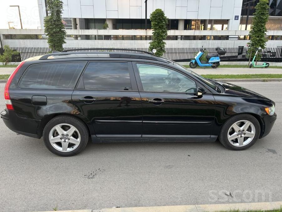 Melns Volvo V50 2006 Rīga, ar dzinēja tilpumu 2.40 L un nobraukumu 366 tūkst. km par 2890 €, foto 4 vietnē AUTOMOTO.COM.LV
