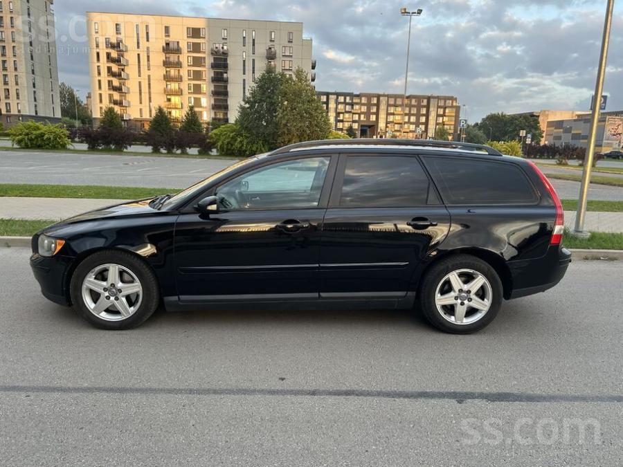 Melns Volvo V50 2006 Rīga, ar dzinēja tilpumu 2.40 L un nobraukumu 366 tūkst. km par 2890 €, foto 5 vietnē AUTOMOTO.COM.LV