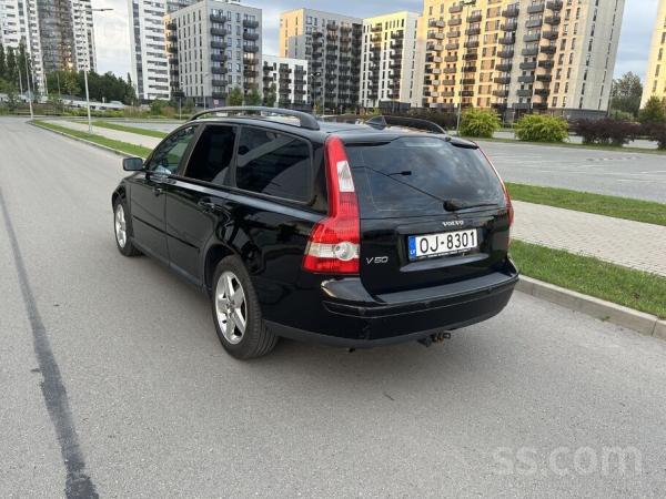 Черный Вольво В50 2006 в Рига, объемом двигателя 2.40 л и пробегом 366 тыс. км за 2890 €, фото 5 на AUTOMOTO.COM.LV