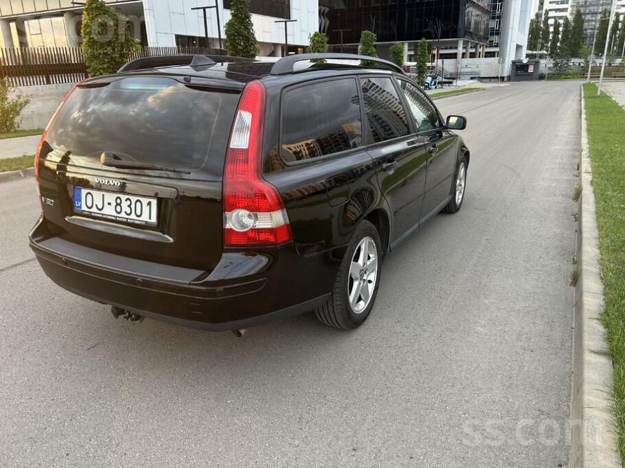 Melns Volvo V50 2006 Rīga, ar dzinēja tilpumu 2.40 L un nobraukumu 366 tūkst. km par 2890 €, foto 7 vietnē AUTOMOTO.COM.LV