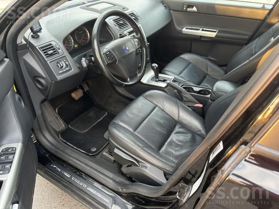 Melns Volvo V50 2006 Rīga, ar dzinēja tilpumu 2.40 L un nobraukumu 366 tūkst. km par 2890 €, foto 8 vietnē AUTOMOTO.COM.LV