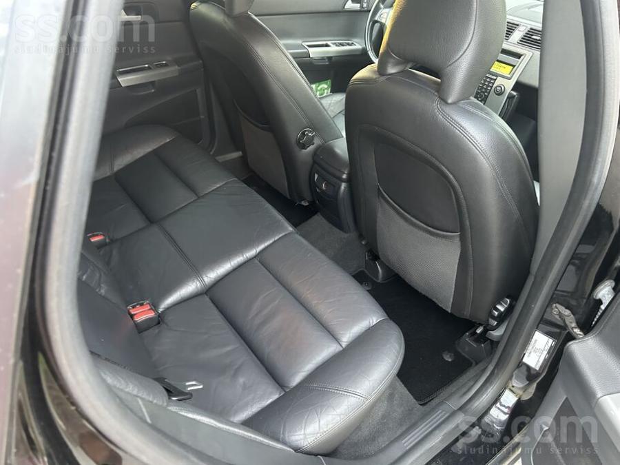 Melns Volvo V50 2006 Rīga, ar dzinēja tilpumu 2.40 L un nobraukumu 366 tūkst. km par 2890 €, foto 10 vietnē AUTOMOTO.COM.LV