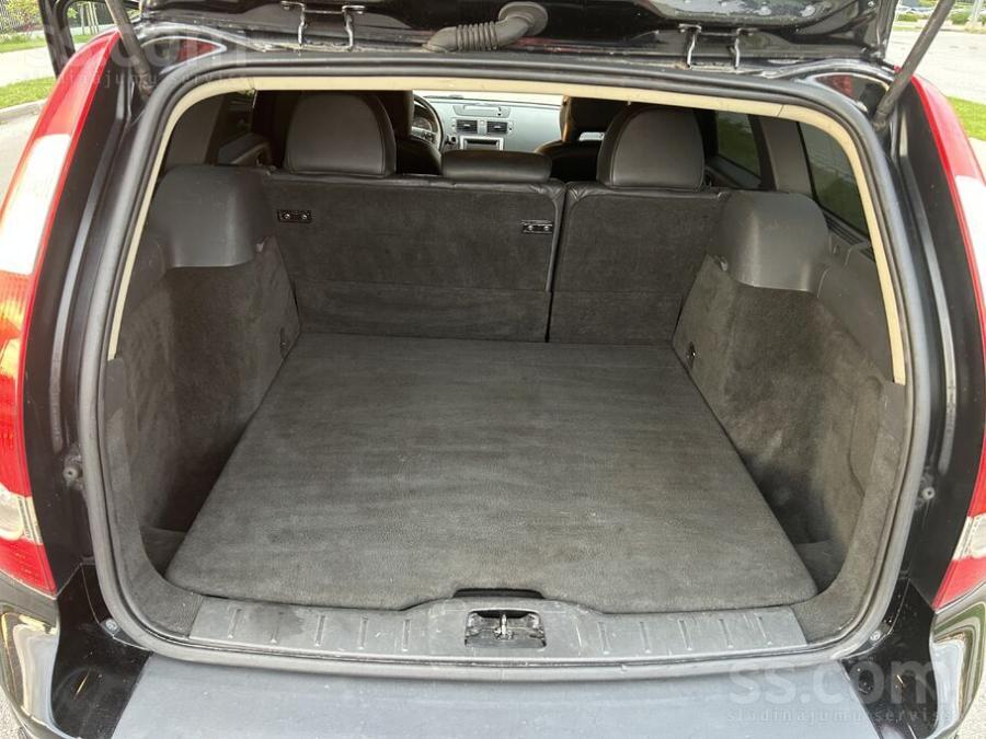 Melns Volvo V50 2006 Rīga, ar dzinēja tilpumu 2.40 L un nobraukumu 366 tūkst. km par 2890 €, foto 11 vietnē AUTOMOTO.COM.LV