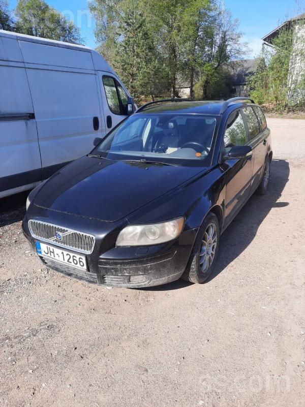 Melns Volvo V50 2006 Valka, ar dzinēja tilpumu 2.00 L un nobraukumu 341 tūkst. km par 1000 €, foto 1 vietnē AUTOMOTO.COM.LV