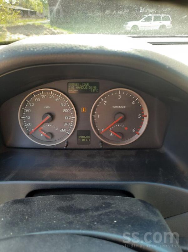 Melns Volvo V50 2006 Valka, ar dzinēja tilpumu 2.00 L un nobraukumu 341 tūkst. km par 1000 €, foto 7 vietnē AUTOMOTO.COM.LV