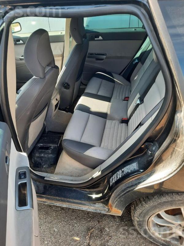Melns Volvo V50 2006 Valka, ar dzinēja tilpumu 2.00 L un nobraukumu 341 tūkst. km par 1000 €, foto 9 vietnē AUTOMOTO.COM.LV