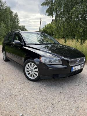 Melns Volvo V50 2006 Alīta, ar dzinēja tilpumu 2.00 L un nobraukumu 320 tūkst. km par 1900 €, foto  vietnē AUTOMOTO.COM.LV