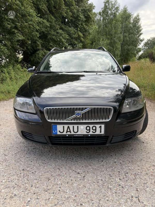 Melns Volvo V50 2006 Alīta, ar dzinēja tilpumu 2.00 L un nobraukumu 320 tūkst. km par 1900 €, foto 2 vietnē AUTOMOTO.COM.LV