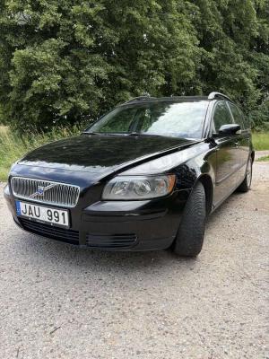 Black Volvo V50 2006 in Alytus, with an engine capacity of 2.00 L and mileage of 320 thousand km for 1900 €, photo 4 on AUTOMOTO.COM.LV
