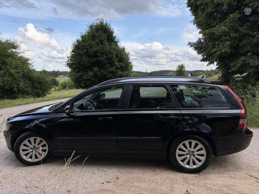 Black Volvo V50 2006 in Alytus, with an engine capacity of 2.00 L and mileage of 320 thousand km for 1900 €, photo 5 on AUTOMOTO.COM.LV