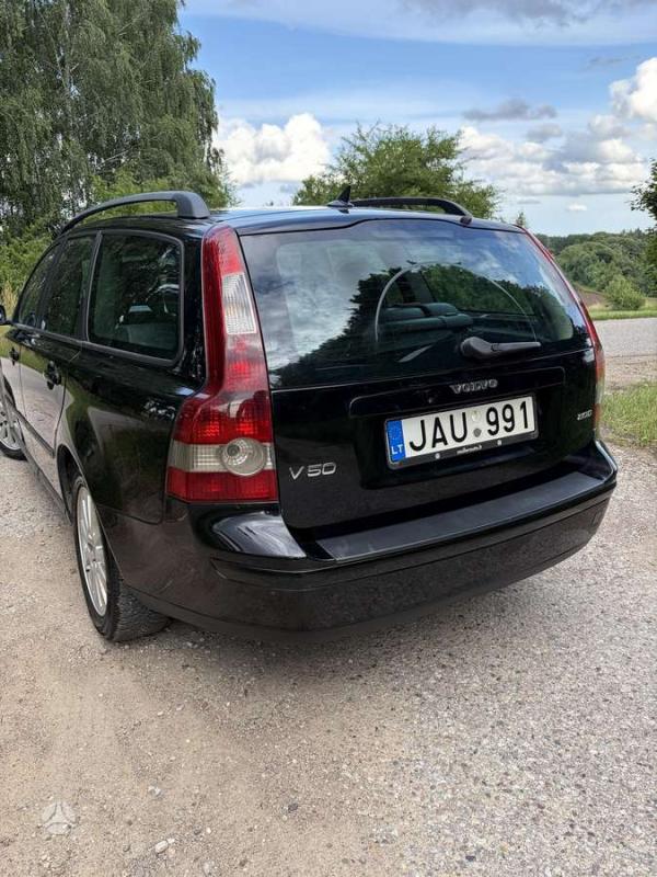 Melns Volvo V50 2006 Alīta, ar dzinēja tilpumu 2.00 L un nobraukumu 320 tūkst. km par 1900 €, foto 5 vietnē AUTOMOTO.COM.LV
