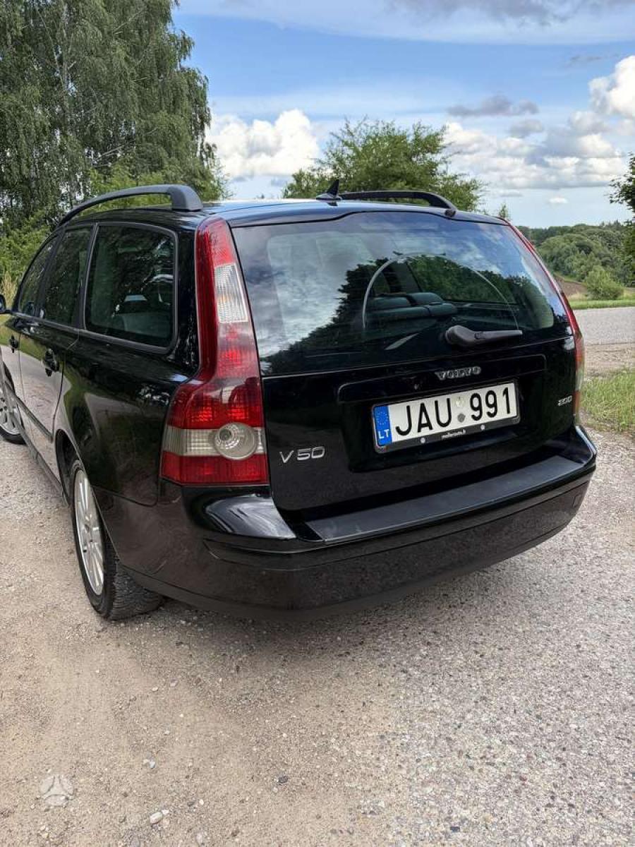 Black Volvo V50 2006 in Alytus, with an engine capacity of 2.00 L and mileage of 320 thousand km for 1900 €, photo 6 on AUTOMOTO.COM.LV