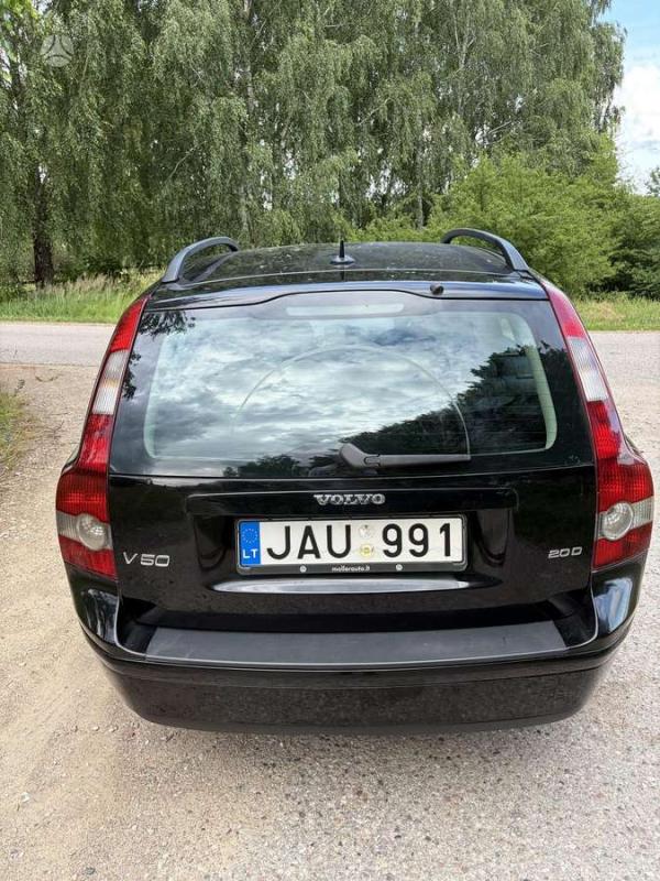 Melns Volvo V50 2006 Alīta, ar dzinēja tilpumu 2.00 L un nobraukumu 320 tūkst. km par 1900 €, foto 6 vietnē AUTOMOTO.COM.LV