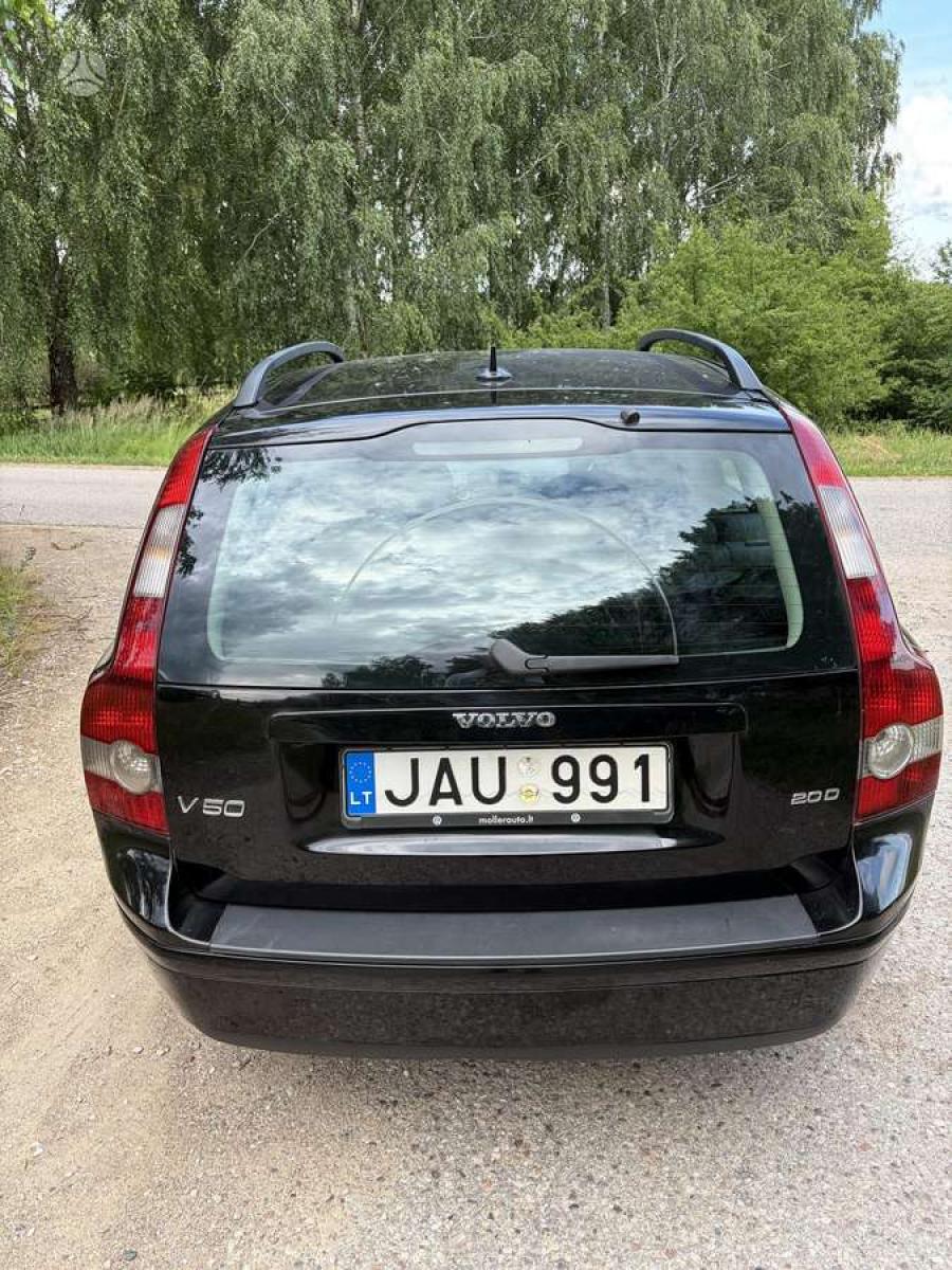 Black Volvo V50 2006 in Alytus, with an engine capacity of 2.00 L and mileage of 320 thousand km for 1900 €, photo 7 on AUTOMOTO.COM.LV