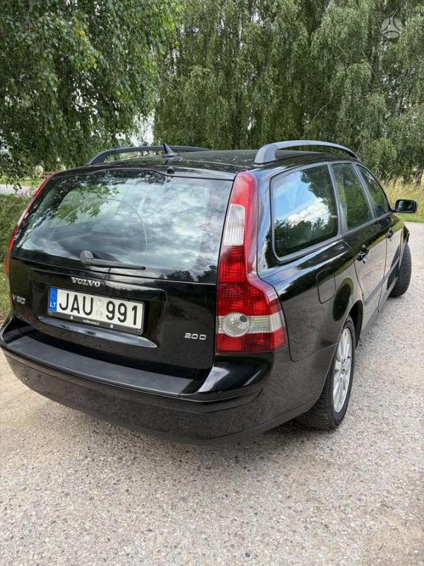Melns Volvo V50 2006 Alīta, ar dzinēja tilpumu 2.00 L un nobraukumu 320 tūkst. km par 1900 €, foto 7 vietnē AUTOMOTO.COM.LV