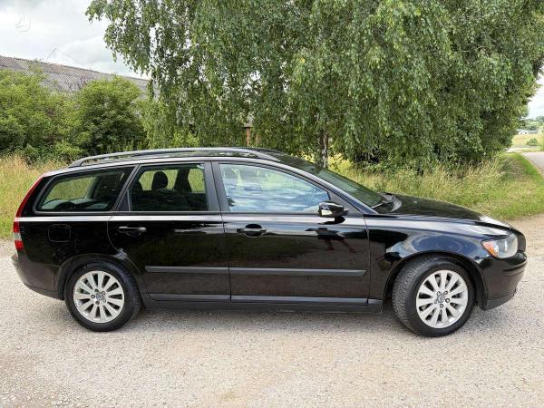 Melns Volvo V50 2006 Alīta, ar dzinēja tilpumu 2.00 L un nobraukumu 320 tūkst. km par 1900 €, foto 8 vietnē AUTOMOTO.COM.LV