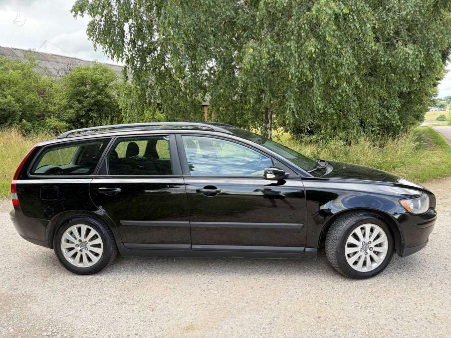 Black Volvo V50 2006 in Alytus, with an engine capacity of 2.00 L and mileage of 320 thousand km for 1900 €, photo 9 on AUTOMOTO.COM.LV