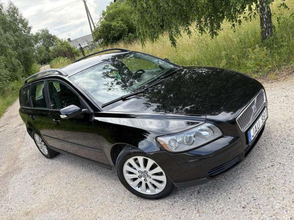 Melns Volvo V50 2006 Alīta, ar dzinēja tilpumu 2.00 L un nobraukumu 320 tūkst. km par 1900 €, foto 9 vietnē AUTOMOTO.COM.LV