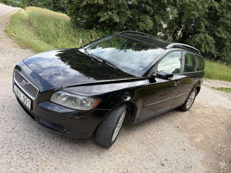 Black Volvo V50 2006 in Alytus, with an engine capacity of 2.00 L and mileage of 320 thousand km for 1900 €, photo 11 on AUTOMOTO.COM.LV