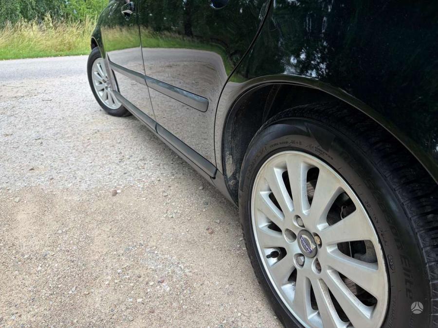 Black Volvo V50 2006 in Alytus, with an engine capacity of 2.00 L and mileage of 320 thousand km for 1900 €, photo 13 on AUTOMOTO.COM.LV