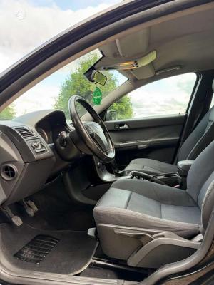 Black Volvo V50 2006 in Alytus, with an engine capacity of 2.00 L and mileage of 320 thousand km for 1900 €, photo 14 on AUTOMOTO.COM.LV