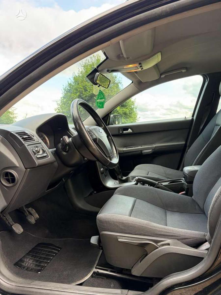 Black Volvo V50 2006 in Alytus, with an engine capacity of 2.00 L and mileage of 320 thousand km for 1900 €, photo 14 on AUTOMOTO.COM.LV