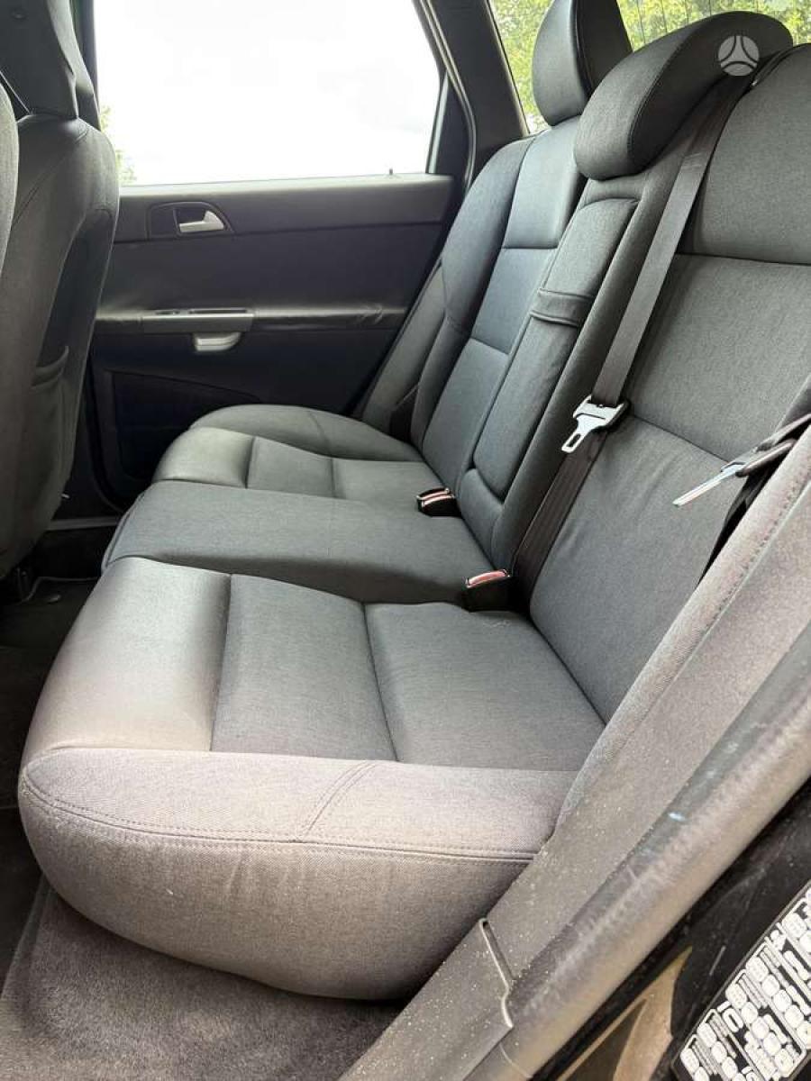 Black Volvo V50 2006 in Alytus, with an engine capacity of 2.00 L and mileage of 320 thousand km for 1900 €, photo 15 on AUTOMOTO.COM.LV