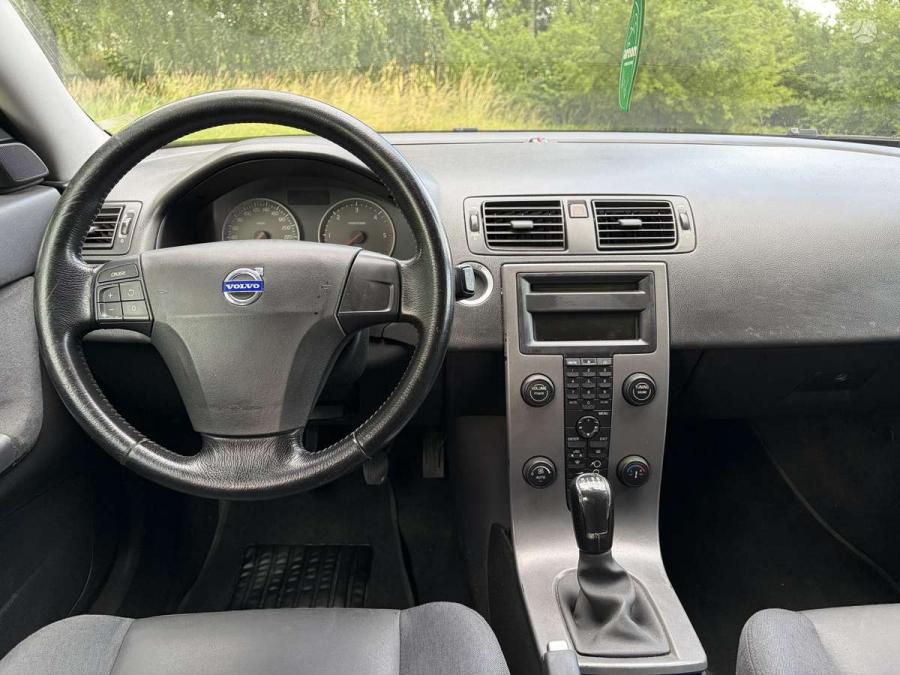 Black Volvo V50 2006 in Alytus, with an engine capacity of 2.00 L and mileage of 320 thousand km for 1900 €, photo 17 on AUTOMOTO.COM.LV