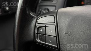 Black Volvo V50 2006 in Riga, with an engine capacity of 1.60 L and mileage of 348 thousand km for 1950 €, photo 12 on AUTOMOTO.COM.LV