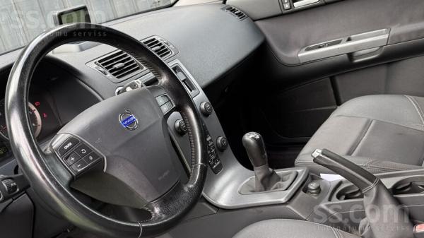 Melns Volvo V50 2006 Rīga, ar dzinēja tilpumu 1.60 L un nobraukumu 348 tūkst. km par 1950 €, foto 5 vietnē AUTOMOTO.COM.LV