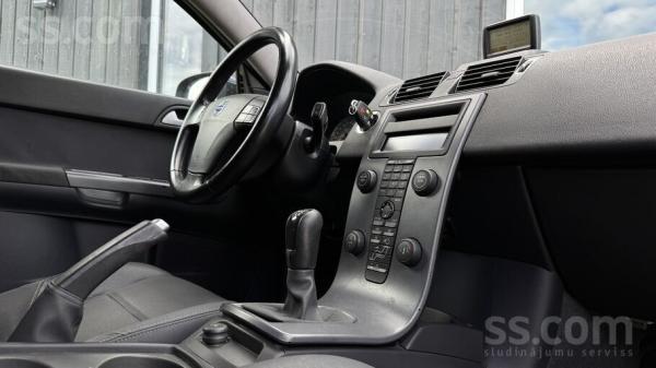Melns Volvo V50 2006 Rīga, ar dzinēja tilpumu 1.60 L un nobraukumu 348 tūkst. km par 1950 €, foto 10 vietnē AUTOMOTO.COM.LV