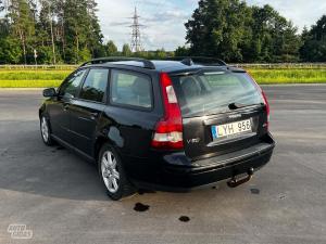 Black Volvo V50 2006 in Kaunas, with an engine capacity of 2.00 L and mileage of 319 thousand km for 1500 €, photo 4 on AUTOMOTO.COM.LV