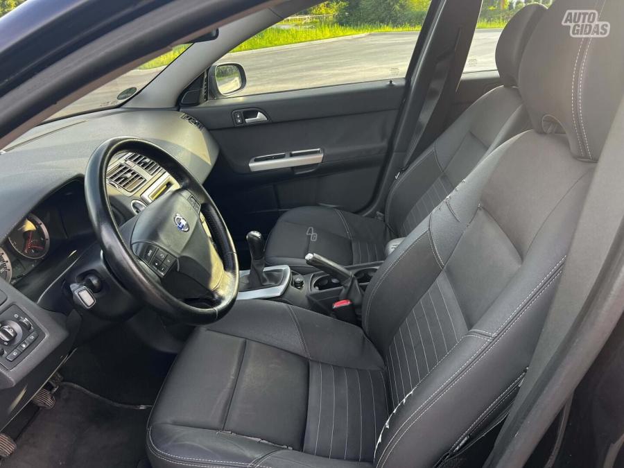 Black Volvo V50 2006 in Kaunas, with an engine capacity of 2.00 L and mileage of 319 thousand km for 1500 €, photo 12 on AUTOMOTO.COM.LV