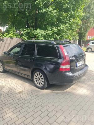 Melns Volvo V50 2006 Saldus, ar dzinēja tilpumu 2.00 L un nobraukumu 440 tūkst. km par 1300 €, foto  vietnē AUTOMOTO.COM.LV