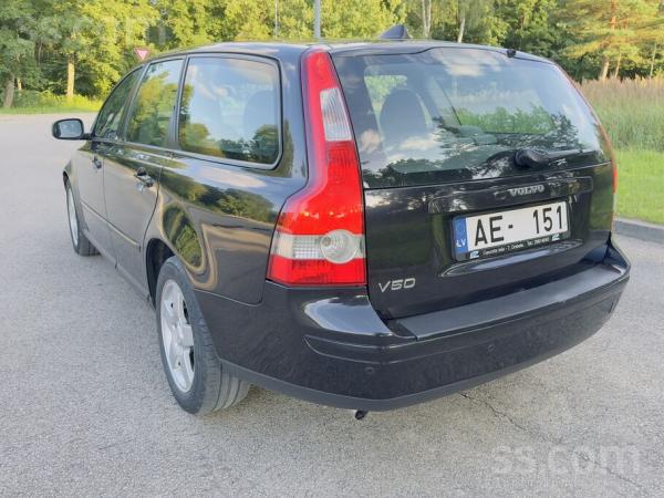 Black Volvo V50 2006 in Dobele, with an engine capacity of 2.40 L and mileage of 338 thousand km for 1450 €, photo 3 on AUTOMOTO.COM.LV
