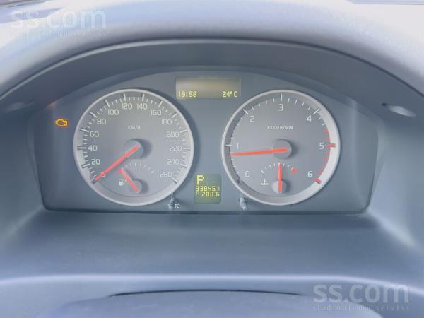Black Volvo V50 2006 in Dobele, with an engine capacity of 2.40 L and mileage of 338 thousand km for 1450 €, photo 9 on AUTOMOTO.COM.LV