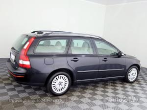 Черный Вольво В50 2006 в Таллин, объемом двигателя 2.00 л и пробегом 229 тыс. км за 799 €, фото 4 на AUTOMOTO.COM.LV