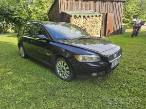 Black Volvo V50 2006 in Riga, with an engine capacity of 2.00 L and mileage of 347 thousand km for 1900 €, photo  on AUTOMOTO.COM.LV