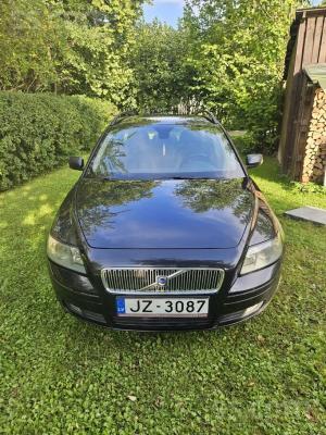 Black Volvo V50 2006 in Riga, with an engine capacity of 2.00 L and mileage of 347 thousand km for 1900 €, photo 3 on AUTOMOTO.COM.LV