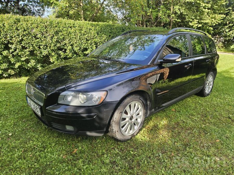 Black Volvo V50 2006 in Riga, with an engine capacity of 2.00 L and mileage of 347 thousand km for 1900 €, photo 4 on AUTOMOTO.COM.LV
